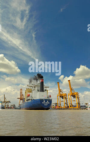 bangkok, thailand - august 28, 2008: loadline mark and draught markings ...