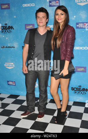 Josh Hutcherson and Victoria Justice at the Spike TV's Scream 2009 ...