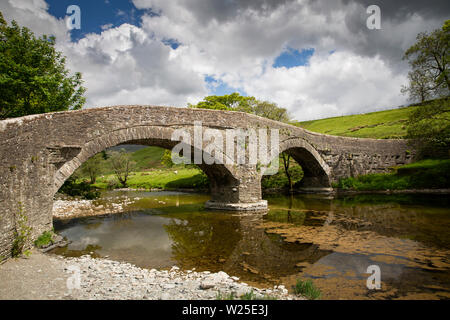 UK, Cumbria, Sedbergh, Lowgill, Crook of Lune, ancient stone bridge ...