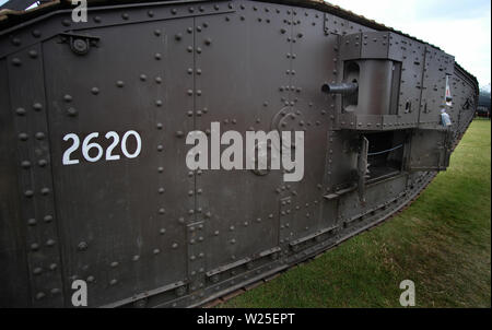 First World War Heavy Tank, (stretched) Mark V** / MK 5 Female, on ...