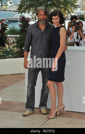 Mads Mikkelsen and Anna Mouglalis at the photocall for "Coco Chanel ...