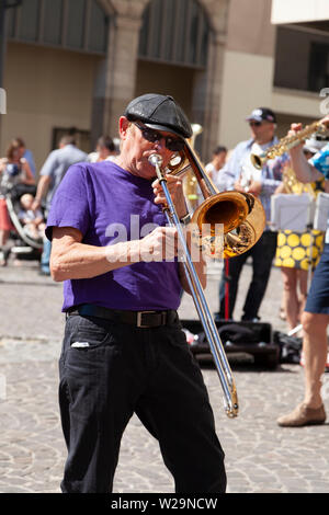 Musicians playing outdoors on Fête de la Musique (Music Day), Rouen ...