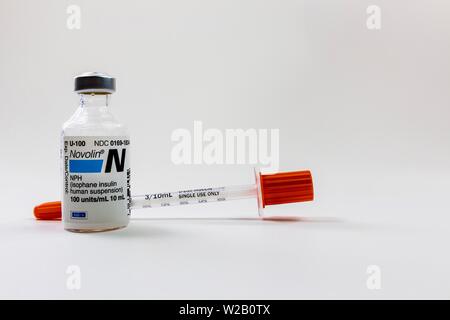 Novolin N insulin bottle and diabetes syringe Stock Photo - Alamy