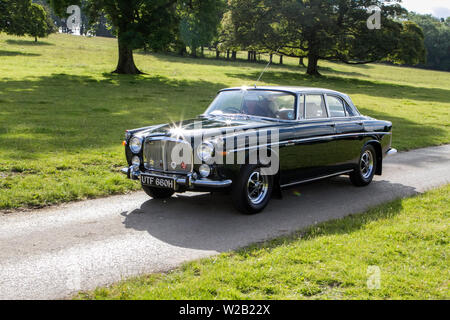 UTF660H GREEN GREY 1969 Rover 3500 at Classic Car Rally - Sunday 7th ...