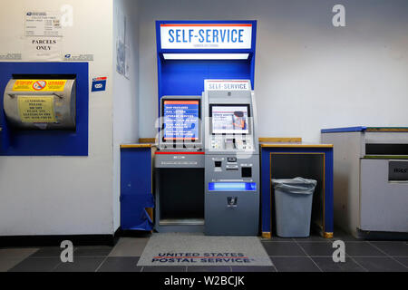 Automated Postal Center Kiosk, USPS, USA Stock Photo - Alamy