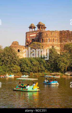 Boating at Old Fort lake Stock Photo - Alamy