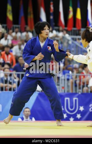 Ryoko Takeda of Japan, blue, fights against Park Da-sol of South Korea ...