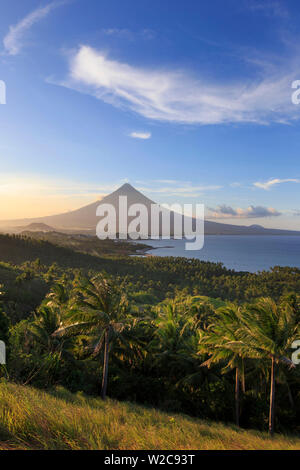 Philippines, Southeastern Luzon, Bicol, Mayon Volcano Stock Photo - Alamy