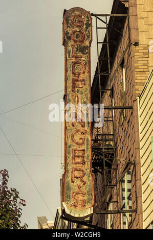 USA, New Jersey, Newark, ironbound District, Portuguese-Spanish area ...