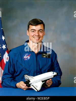 Official portrait of 1987 astronaut candidate Kenneth D. Bowersox Stock ...
