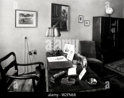 Hitler at his desk Stock Photo - Alamy