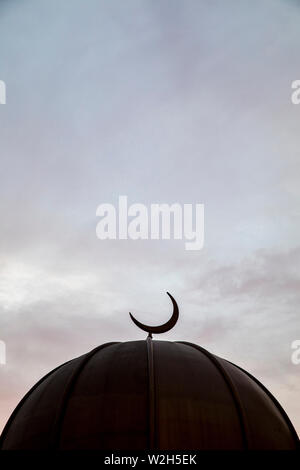London Islamic Cultural Society Mosque, Wightman Road, London, England ...
