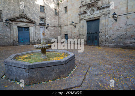 Barcelona, Sant Felip Neri, small square in Gothic quarter Stock Photo ...
