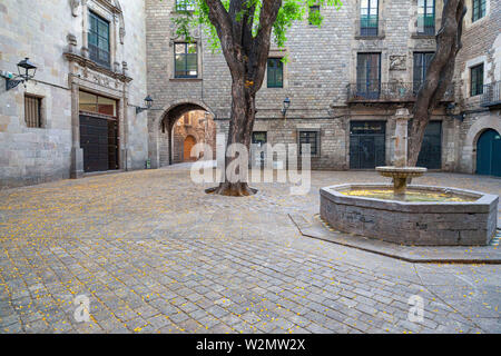 Barcelona, Sant Felip Neri, small square in Gothic quarter Stock Photo ...