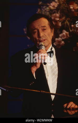 Al Martino, amerikanischer Sänger, bei einem Auftritt mit der James ...