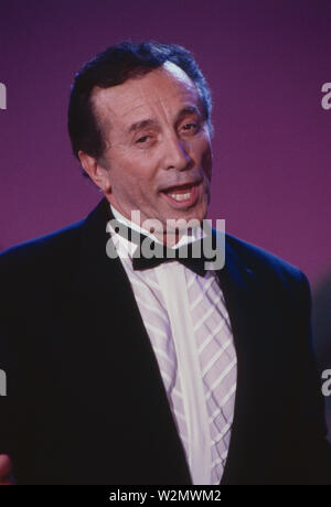 Al Martino, amerikanischer Sänger, bei einem Auftritt mit der James ...