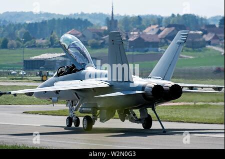 Modern fighter jet airplane on the ground side view F-16 Stock Photo ...
