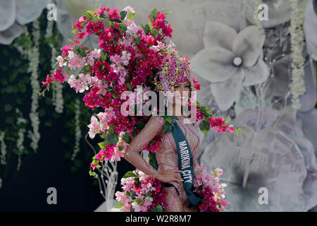 Paranaque City, Philippines. 10th July, 2019. Janelle Lazo Tee (R ...