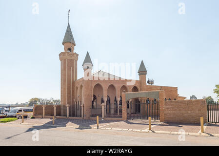 BETHAL, SOUTH AFRICA - MAY 2, 2019: A street scene, with houses, in the ...
