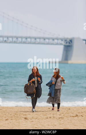 Morning view of the Guangan Bridge and the Gwangalli Beach at Busan ...