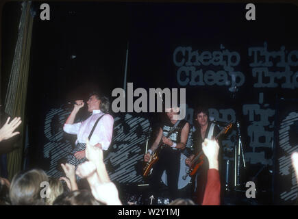 Cheap Trick, Robin Zander, Tom Peterson, Bun E. Carlos, Rick Nielsen, 1980s Stock Photo - Alamy