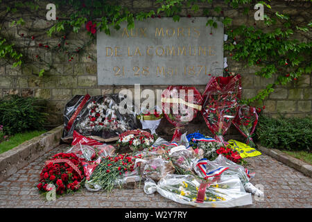 Mur des Federes in the Pere Lachaise cemetery (commemorating the ...
