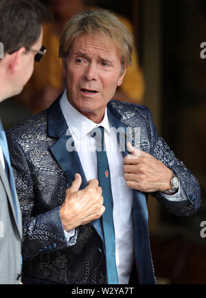 CLIFF RICHARD.SINGER.23/12/1992.A28F6C.CREDIT: ALLSTAR Stock Photo - Alamy