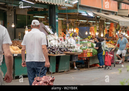 HaTikva market TEL AVIV Stock Photo - Alamy