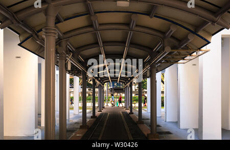 HDB sheltered walkway path to housing blocks Stock Photo - Alamy