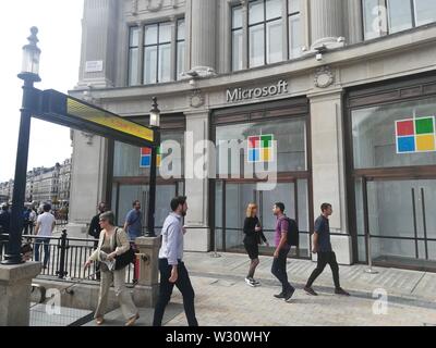 First European Microsoft store opens on Oxford circus in London, UK ...
