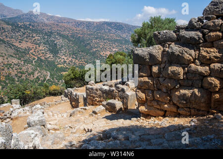 Hilltop ruins at Lato archaeological site, Crete Stock Photo - Alamy