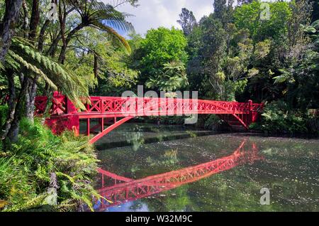 Poet's Bridge, Pukekura Park, New Plymouth, Taranaki, New Zealand Stock ...