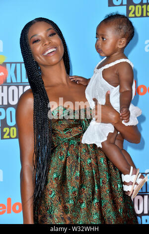 (L-R) Gabrielle Union, Kaavia James Union Wade and Dwyane Wade at the ...