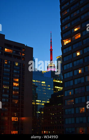 Skyline of Toronto with the iconic CN Tower, Ontario, Canada Stock ...