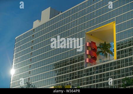 PALM COURT ATLANTIS CONDOMINIUM BUILDING (©ARQUITECTONICA 1982 ...