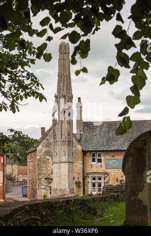 The Eleanor Cross in Geddington,Northamptonshire Stock Photo - Alamy