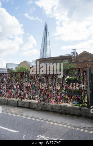 The Cross Bones Graveyard for prostitutes and paupers in Southwark ...