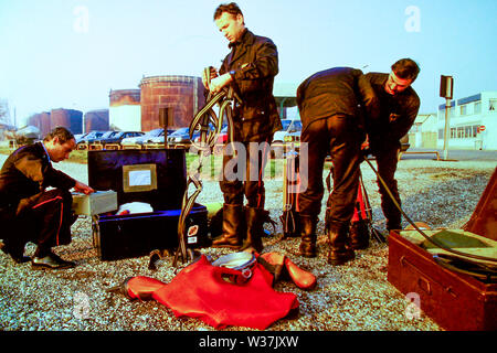 Archives 90s: Firefighters test special diving suit made for ...