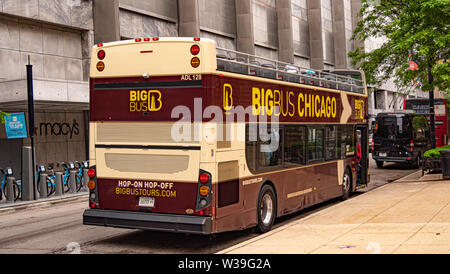 Chicago sightseeing bus - CHICAGO, USA - JUNE 11, 2019 Stock Photo - Alamy