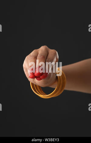 Indian Woman performing Mukula mudra of Bharatnatyam Stock Photo - Alamy