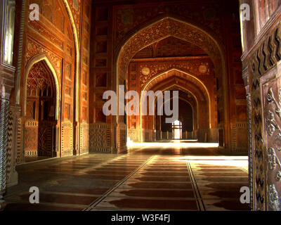 palace and mosque interior hall andalus - islamic civilization Stock ...