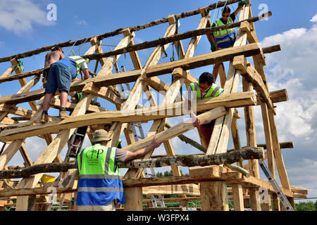 Carpenters lifting beam Stock Photo - Alamy