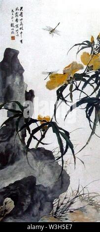 Cjao Shi strekozi na cvetkah bamii Stock Photo - Alamy