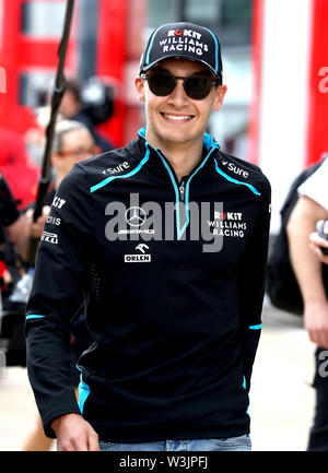 A British racing driver George Russell waving to fans Stock Photo - Alamy