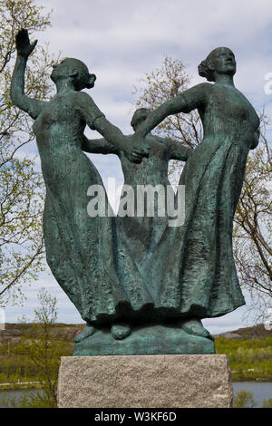 Statue of three women from three countries at the borderland museum ...