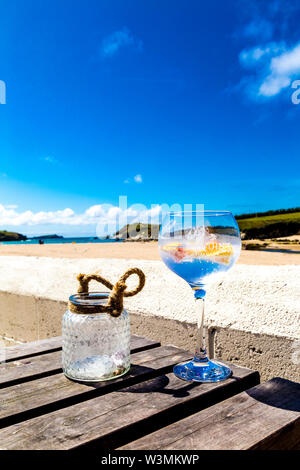 The Mermaid Inn pub at Porth Beach in Newquay, Cornwall Stock Photo - Alamy