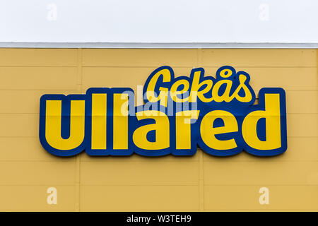 The entrance with the logo and sign of Mall of America.Bloomington ...