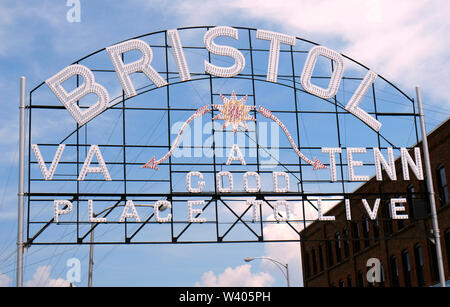 Bristol Virginia-Tennessee Slogan Sign at night, Bristol, Virginia ...
