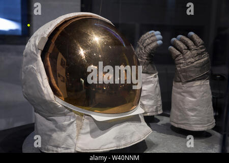 Buzz Aldrin's Apollo 11 Spacesuit Stock Photo - Alamy