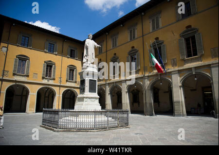 the statue of Francesco Di Marco Datini, made by Antonio Garella in ...